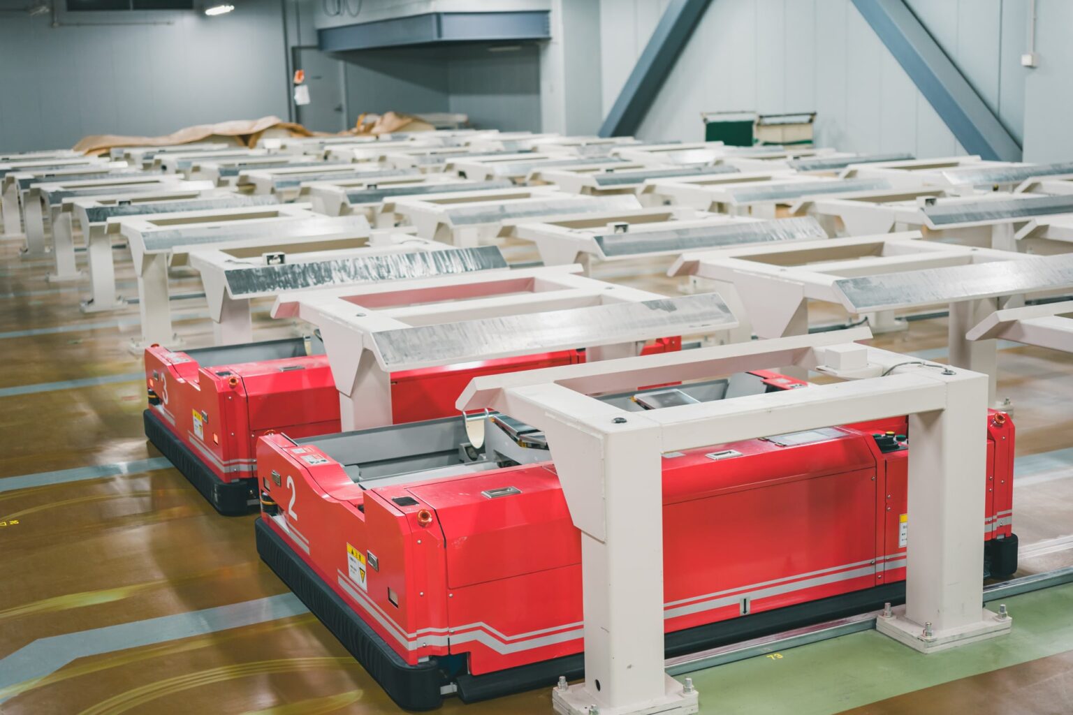 AMRとは？AGV・GTPとの違いについて解説 | 倉庫の自動化なら物流システムエンジニアリングの株式会社APT